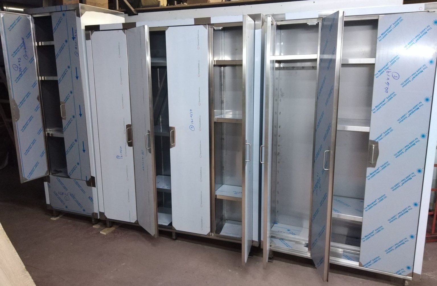 Ντουλάπες Πόρτες Inox Ε/11 - Ε/15 με Ανοιγόμενες Πόρτες και Πλάτος 70 ...